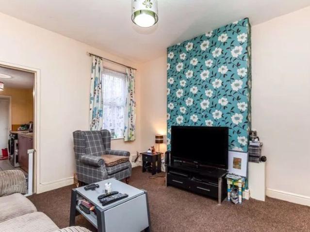 2 Bed Terraced House, Chatsworth Avenue, NG7