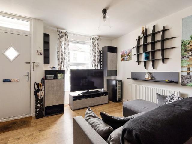 2 Bed Terraced House, Collingwood Road, N15