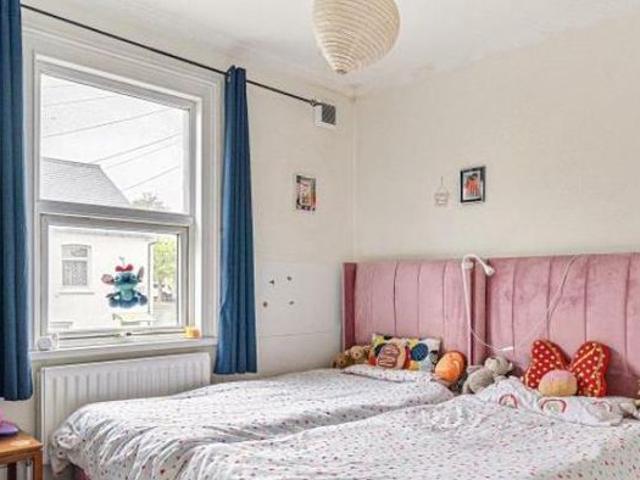 2 Bed Terraced House, Collis Street, RG2