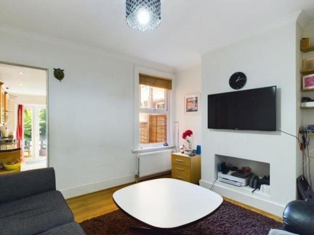 2 Bed Terraced House, Collis Street, RG2