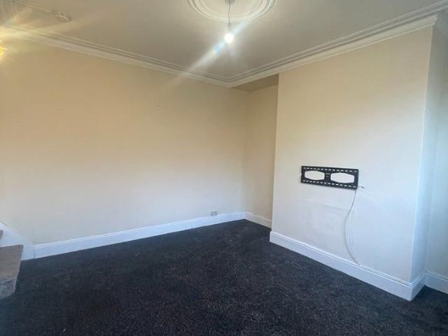 2 Bed Terraced House, Cross Flatts Grove, LS11