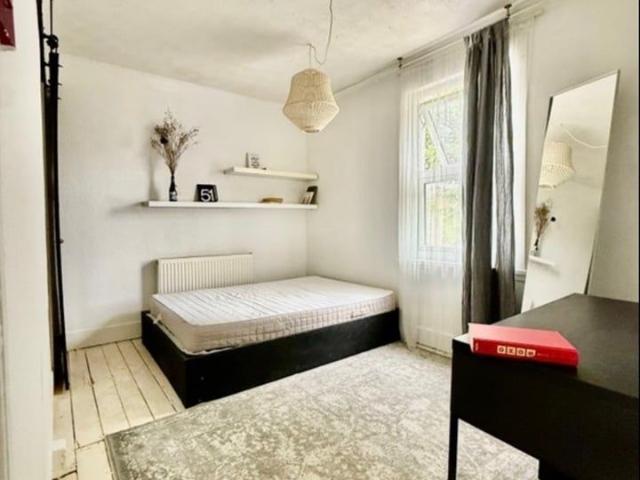 2 Bed Terraced House, Dames Road, E7