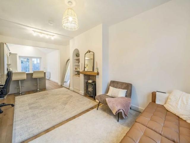 2 Bed Terraced House, Derinton Road, SW17
