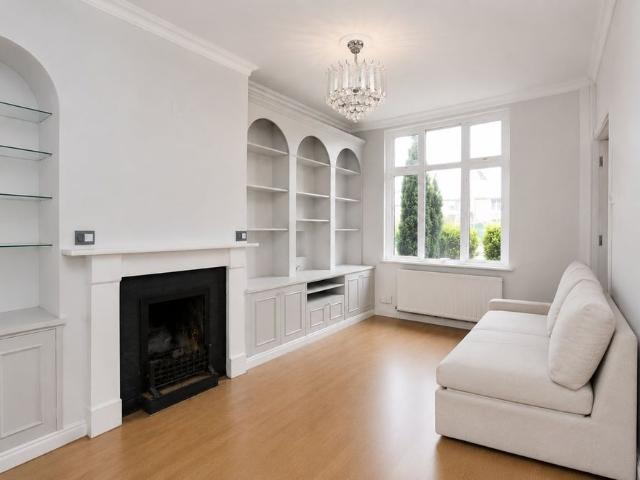 2 Bed Terraced House, Derinton Road, SW17