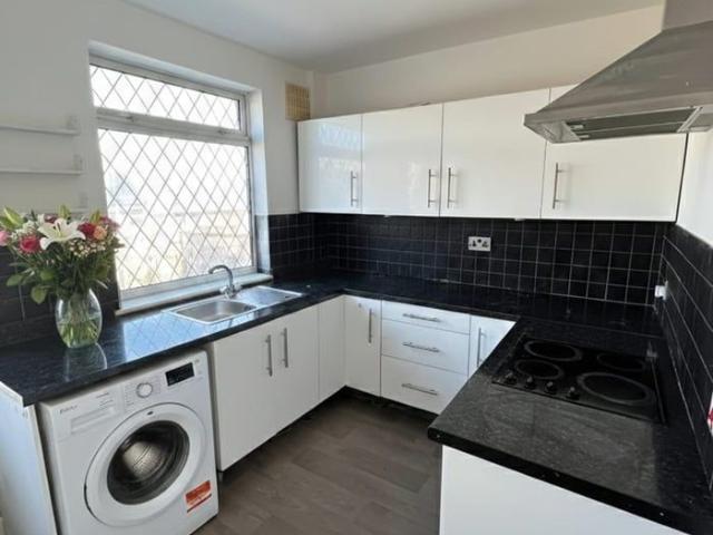 2 Bed Terraced House, Elsworth Street, LS12