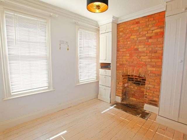 2 Bed Terraced House, Farrant Avenue, N22
