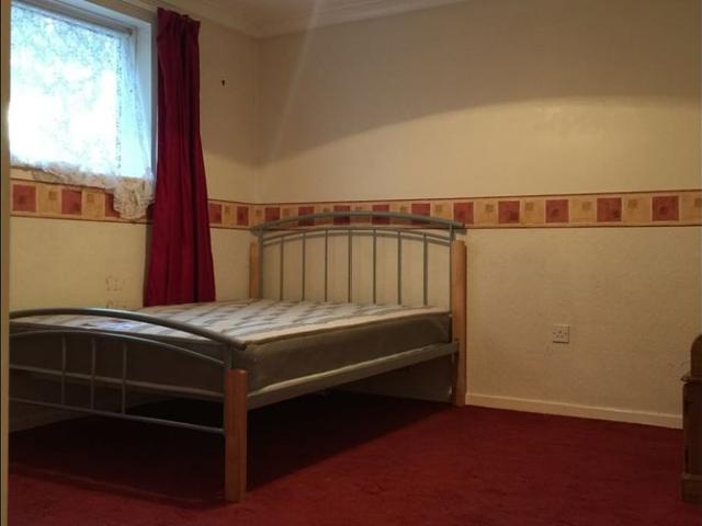 2 Bed Terraced House, Fortis Close, E16