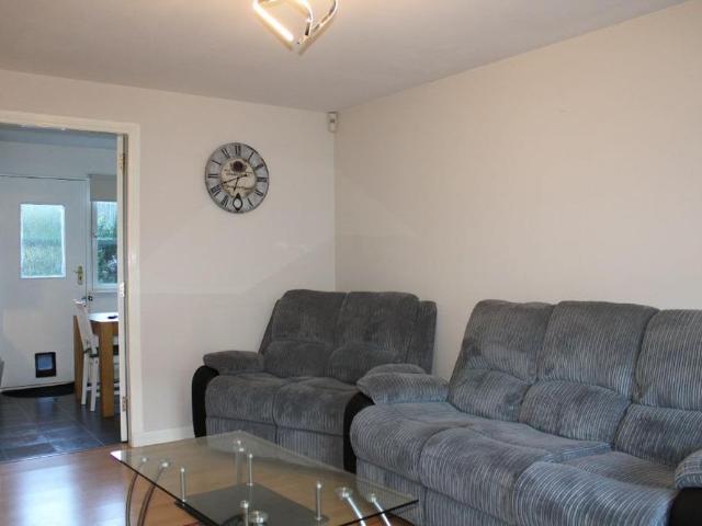 2 bed terraced house for rent in Fernieside