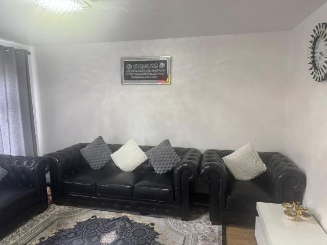 2 Bed Terraced House, Garrison Close, TW4