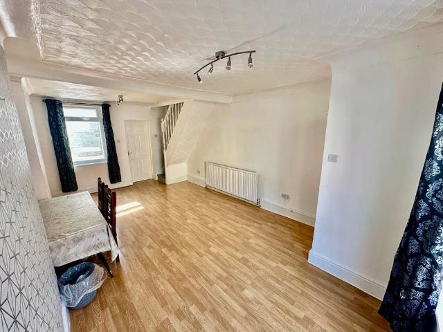 2 Bed Terraced House, Grange St, L6