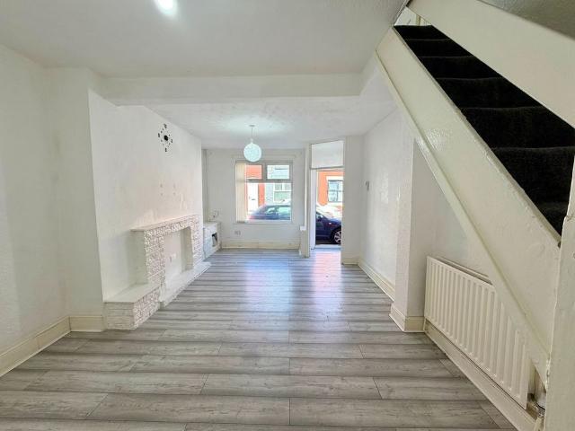 2 Bed Terraced House, Greenleaf St, L8