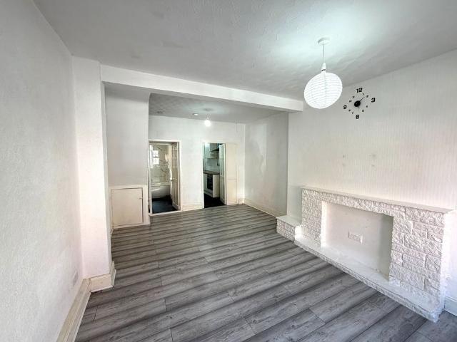 2 Bed Terraced House, Greenleaf St, L8