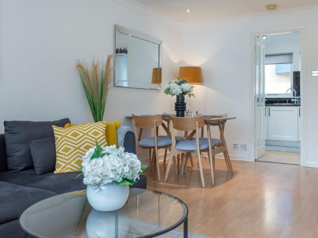 2 Bed Terraced House, Hampstead Walk, E3