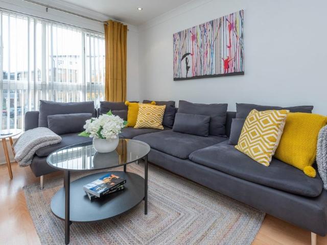 2 Bed Terraced House, Hampstead Walk, E3