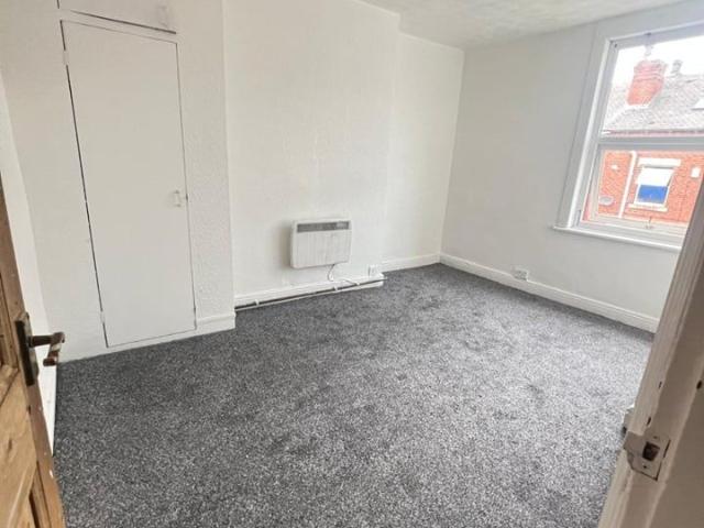 2 Bed Terraced House, Hardy Terrace, LS11