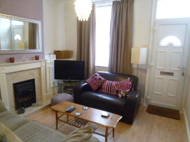 2 Bed Terraced House, Henton Road, LE3