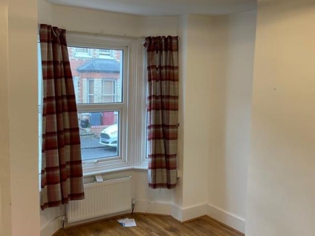 2 Bed Terraced House, Henry St, RG1