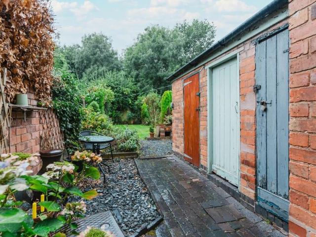 2 Bed Terraced House, Ivy Road, LE3