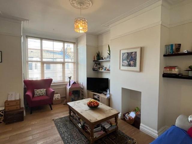 2 Bed Terraced House, Leslie Road, N2