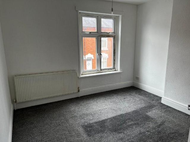 2 Bed Terraced House – Linden Street. 2 bed terraced house to rent £1,025 pcm £237 pw