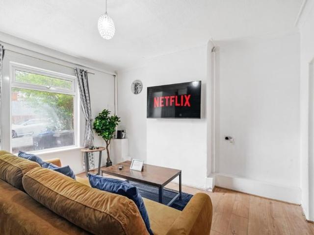 2 Bed Terraced House, Northborough Road, SW16