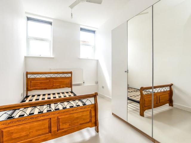 2 Bed Terraced House, Norfolk Avenue, N15