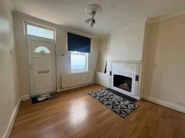 2 Bed Terraced House, Queens Road, CR0
