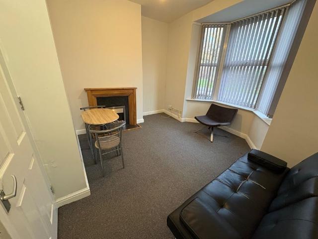 2 Bed Terraced House, Recreation Terrace, LS11