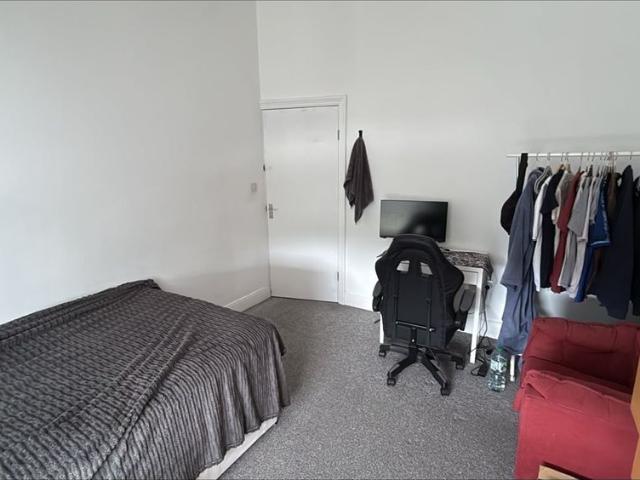 2 Bed Terraced House, Sandrock Road, SE13