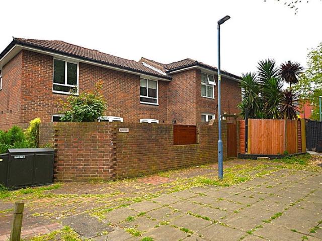 2 Bed Terraced Hse Great location