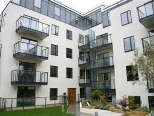 2 Bed The Curve, Victoria Road, 2 4 Victora Road, Hendon, Nw4 2be