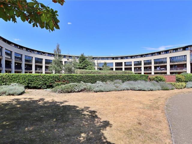 2 bed Upper Floor Flat for Rent