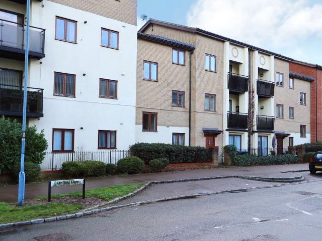 2 bed Upper Floor Flat for Rent