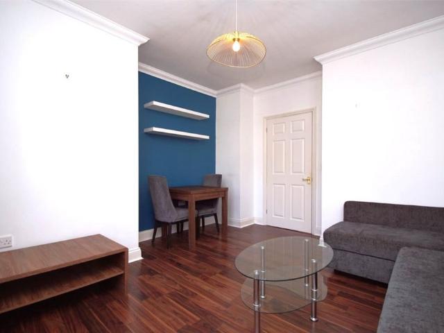 2 bed Upper Floor Flat for rent