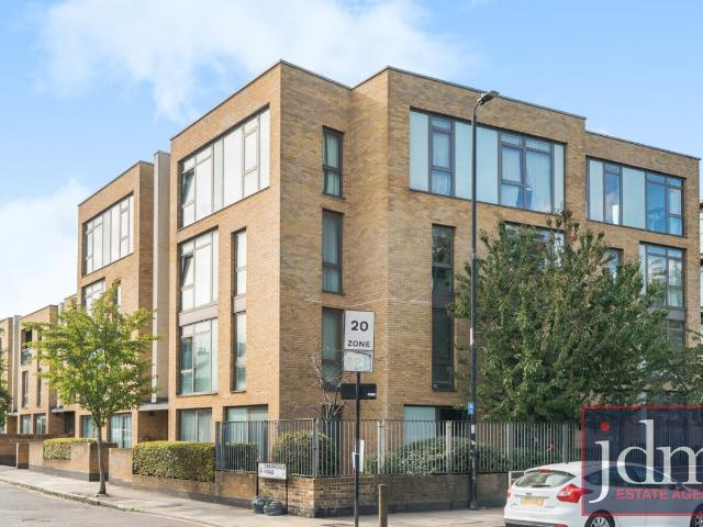 2 bed Upper Floor Flat to Let for rent in Greenwich