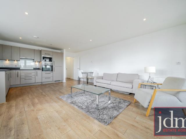 2 bed Upper Floor Flat to Let for rent in London