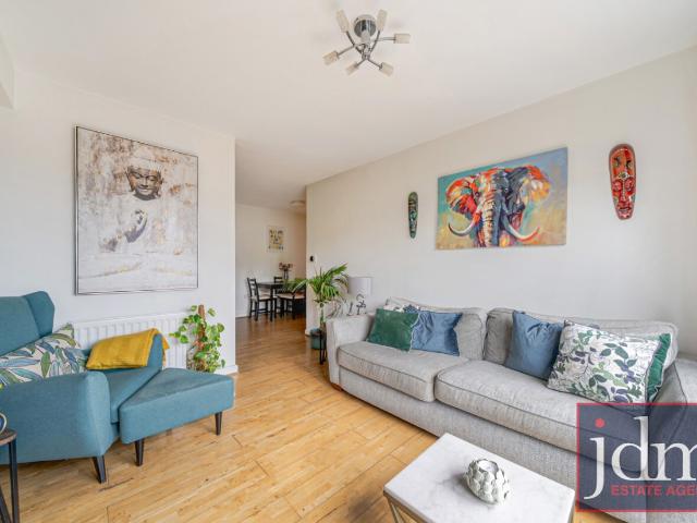 2 bed Upper Floor Flat to Let for rent in London