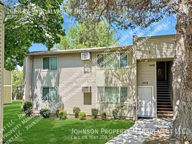 2 Bed Upstairs Meridian Apartment with Carport & Shared Yard
