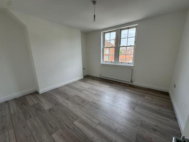 2 Bed Apartment Cleverly Estate Shepherds Bush W12