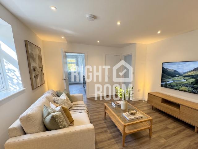 2 Bed Apartment, Anglesea Road, Southampton SO15, 2 bed flat to rent, £1,300 pcm | PrimeLocation