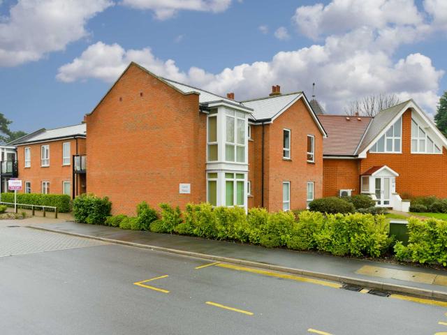 2 bed apartment available