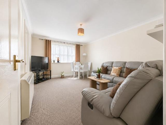 2 Bed Apartment, Gallows Lane, High Wycombe, HP12 4BP