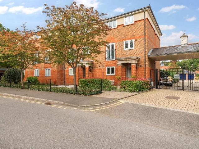 2 bed Apartment for Rent Chaucer Close, Windsor, SL4