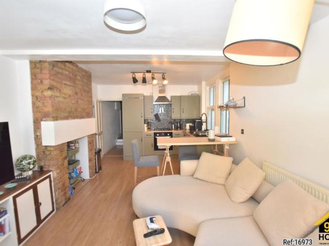 2 bed Apartment in Kingswood Road London, London, SW2 4JL