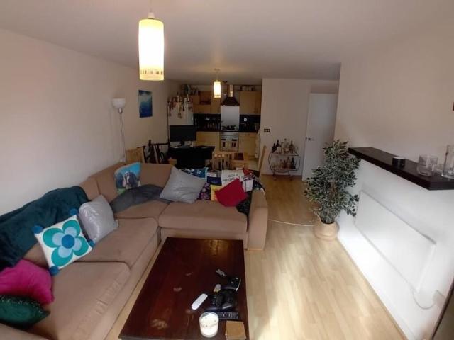 2 Bed Apartment in Leeds Centre Available Aug
