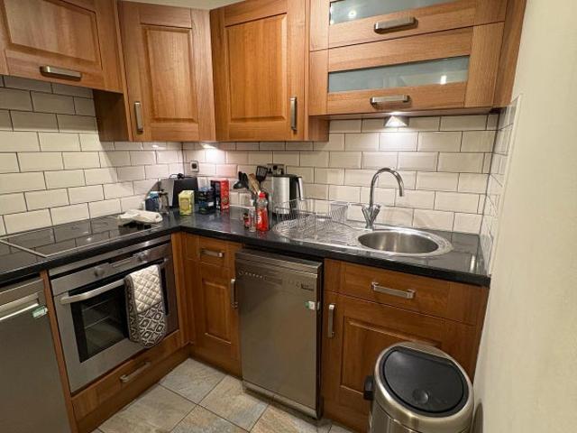 2 Bed Apartment in Leith available July December