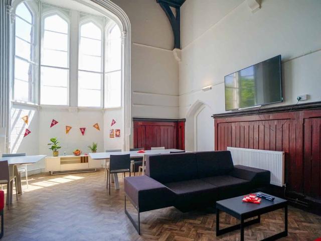 2 Bed Apartment Single Room