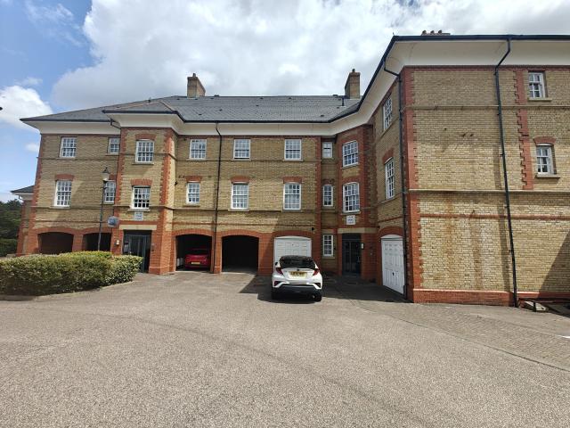 2 Bed Apartment Stone Court London N21