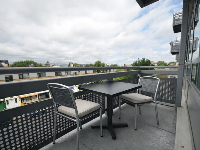 2 bed Apartment with outside space!