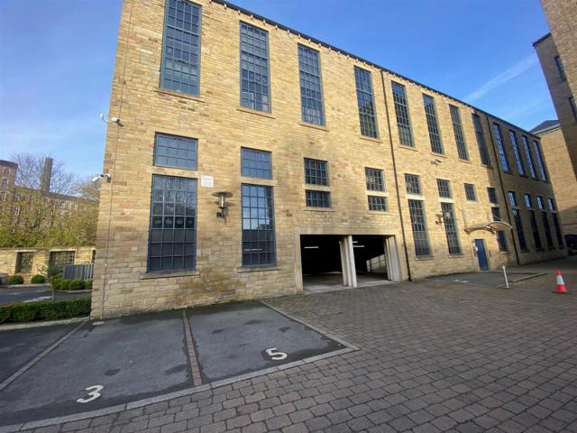 2 bed Apartment To Let in in Firth Street, Huddersfield